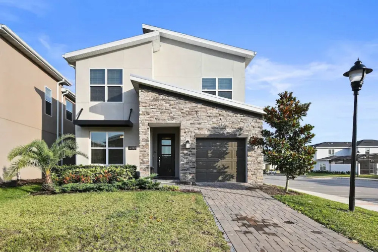 Luxurious Resort Home Near Disney & Shopping! - Kissimmee, FL