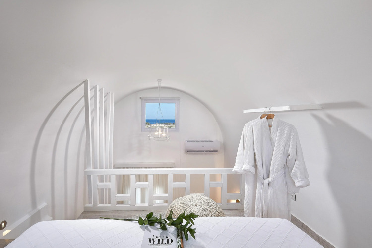 Petri Suites - Santorini