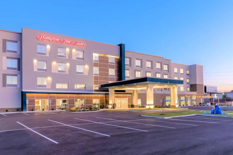 Hampton Inn  Suites By Hilton Cincinnati West - Cincinnati, OH