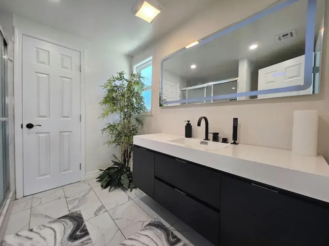 Seasun Hostel - Los Angeles, CA