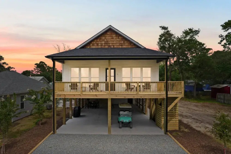 New Listing Luxury House 5 Min Walk To Beach - Oak Island, NC