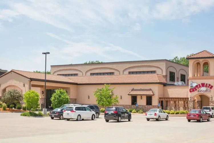 Ramada Tropics Resort & Conf Center By Wyndham Des Moines - Des Moines, IA