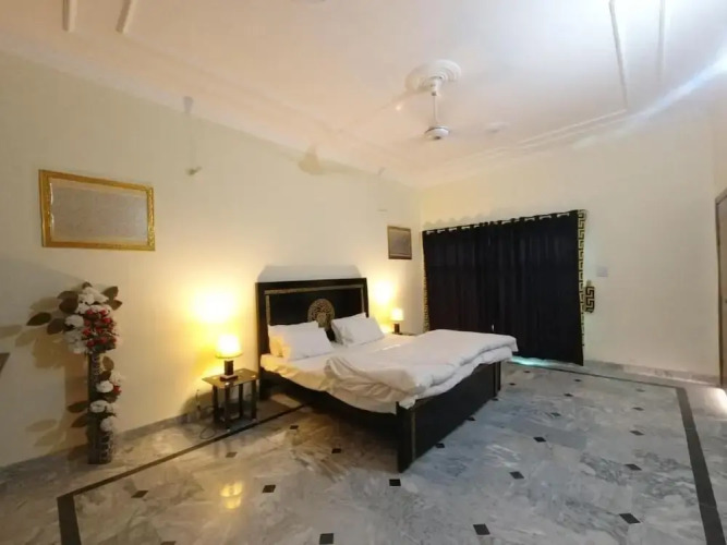 Room In Guest Room - Room 2 Asga Best Hostel Versace House Family Only - Islamabad