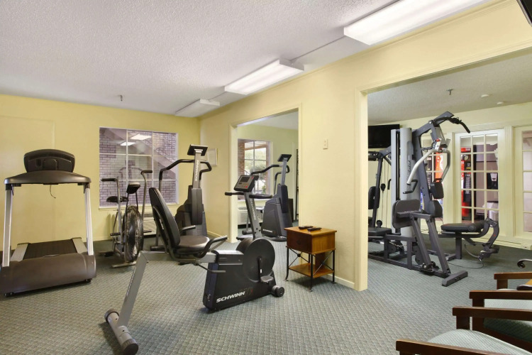 Super 8 By Wyndham New Iberia - New Iberia, LA