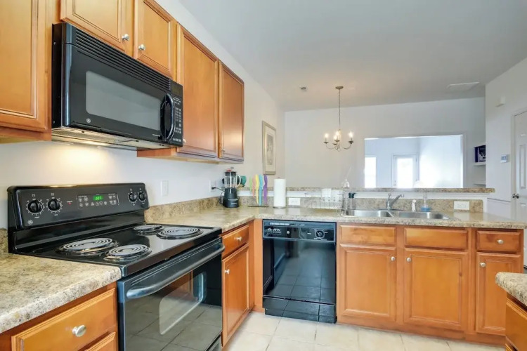 Inviting High Point Townhome With Patio + Privacy! - High Point, NC