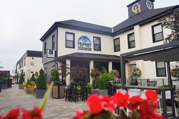 Colonial Hotel & Suites - Grand Bend