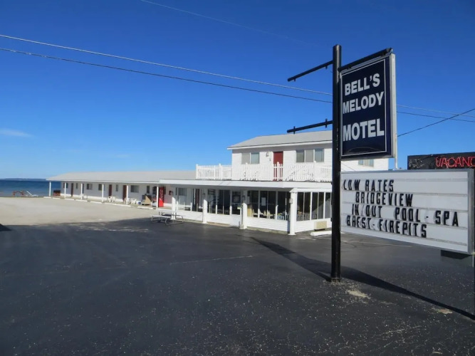 Bell's Melody Motel - St. Ignace, MI