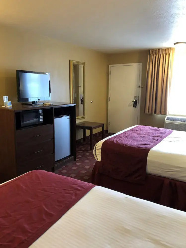 Days Inn & Suites By Wyndham Logan - Logan, UT