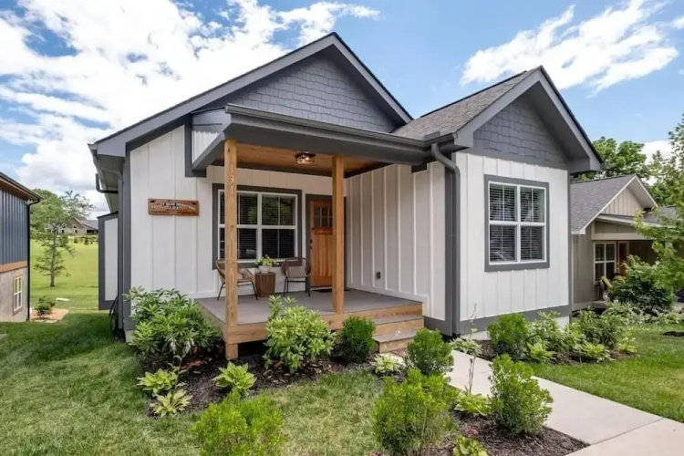 Walkable Downtown 5br - Hot Tub And Resort Access - North Carolina