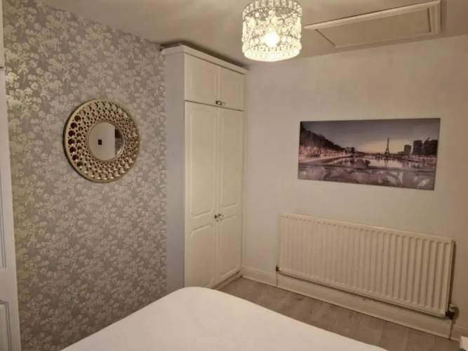 Impeccable 4-bed House In Bilston - Wolverhampton