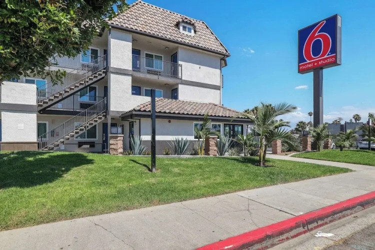 Studio 6 Suites Escondido, Ca - Vista, CA