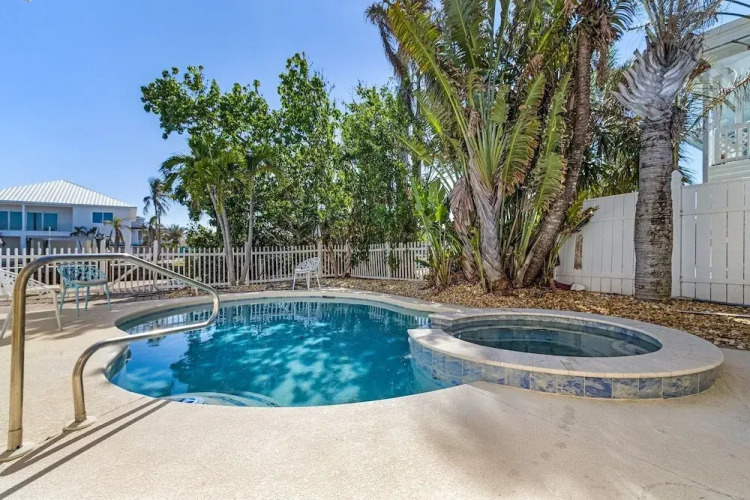 21591 Waterfront Duplex With Pool And Spa 2 Bedroom Home - Fort Myers Beach, FL