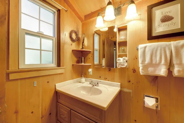 Vintage 'Snow White' Cottage ~ 2 Miles To Village! - Lake Arrowhead, CA