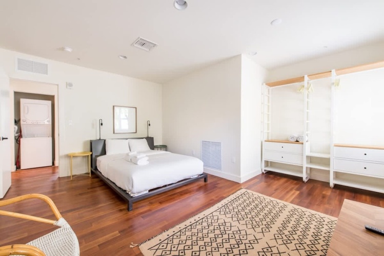 Surreal Southbeach Luxury & Huge 2br Apt & Terrace - Miami, FL