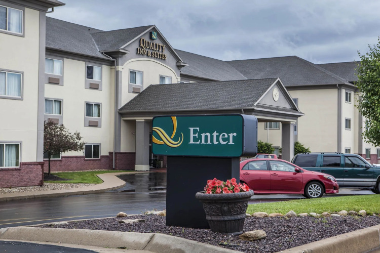 Quality Inn & Suites Hannibal West - Missouri