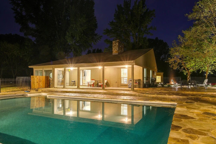 Spacious Southaven Home On 8 Acres W/ Private Pool - Southaven, MS