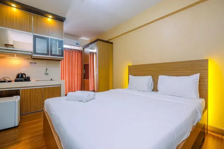 Cozy And Simple Living Studio Apartment At Cinere Resort - Jakarta