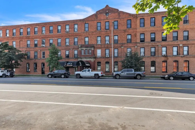 Stylish Chic Retreat At Lafayette Lofts 1 Bedroom Apts By Redawning - Windsor