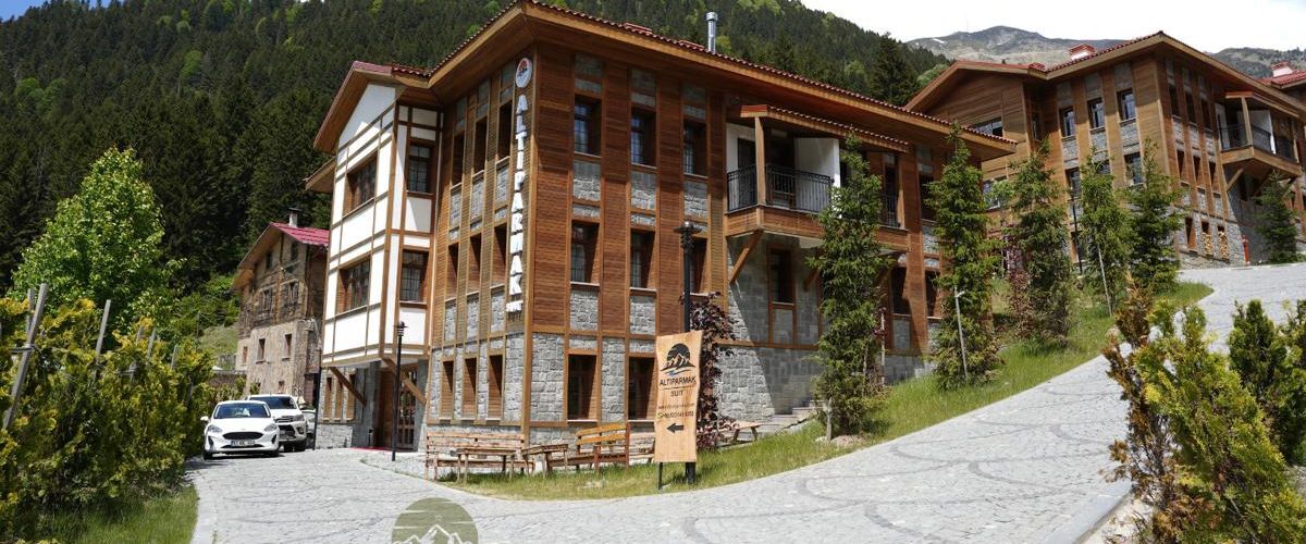 Ayder Altiparmak  Suit - Artvin