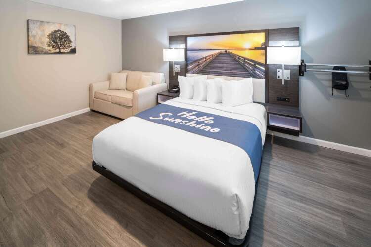 Days Inn By Wyndham Galt - Thornton, CA
