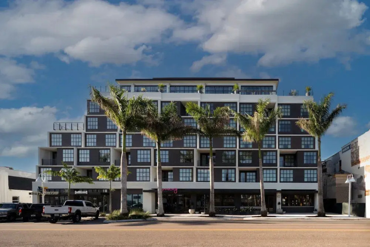 Moxy St. Petersburg Downtown - Gulfport