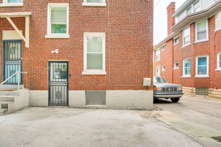 Pet-friendly Cincinnati Apt: 5 Mi To Downtown! - Cincinnati, OH