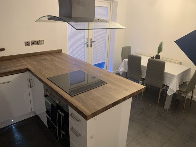 4 Bedroom Worker Property Parking - Kettering, UK