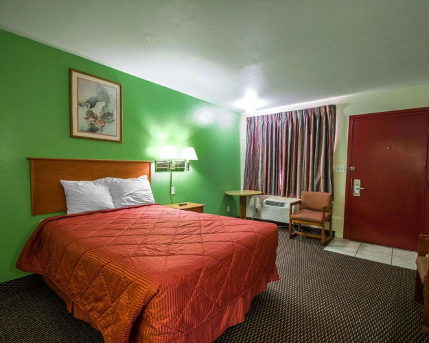 Rodeway Inn Fort Pierce I-95 - Port St. Lucie, FL