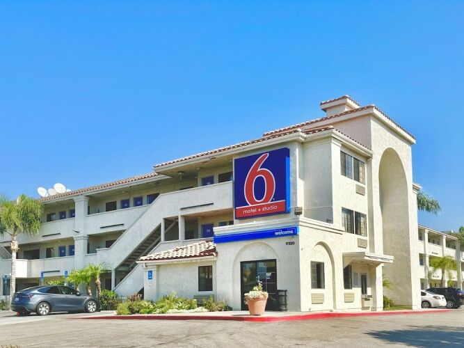 Studio 6 Suites – Bellflower, Ca  - Los Angeles - Long Beach, CA