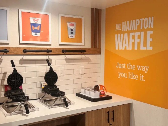 Hampton Inn By Hilton Costa Mesa Newport Beach - Costa Mesa, CA