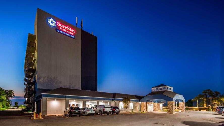 Orangewood Inn & Suites Kansas City Airport - Platte City, MO
