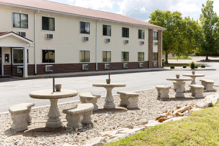 Super 8 By Wyndham Radcliff Ft. Knox Area - Kentucky