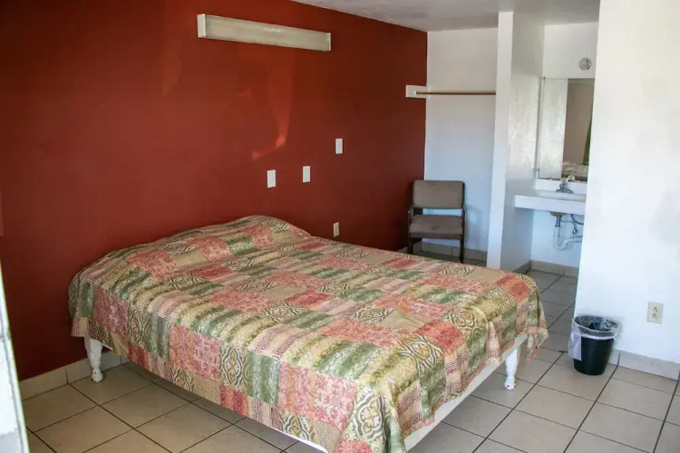 Best Budget Inn - San Marcos, TX