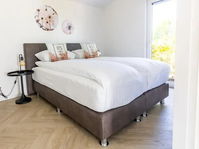 Chalet By Pond In Holiday Park - Eindhoven