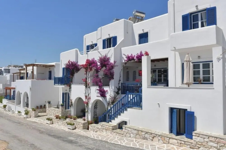 Bocamviglies By The Sea - Paros