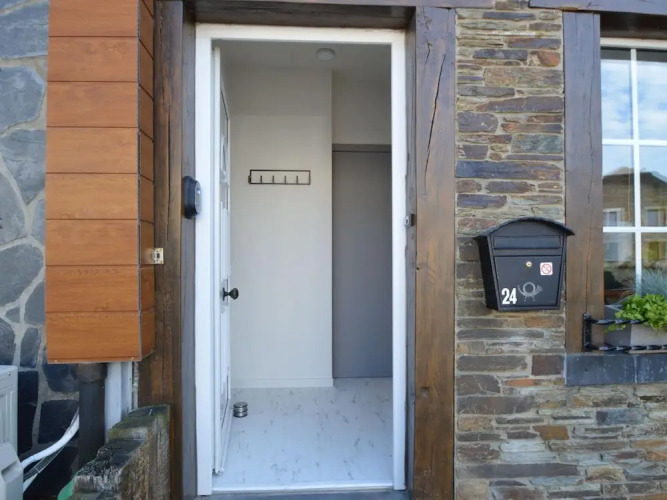 Cozy Home With View And Hottub - Bouillon