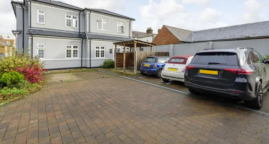 Ragan Court Apartments In Aldershot - Farnham
