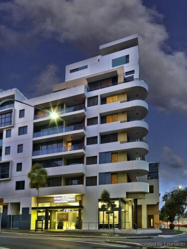 Meriton Suites Waterloo - Sydney