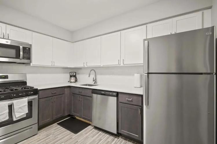 Relaxing 2br 2ba Unit In The City - Rochester Hills, MI