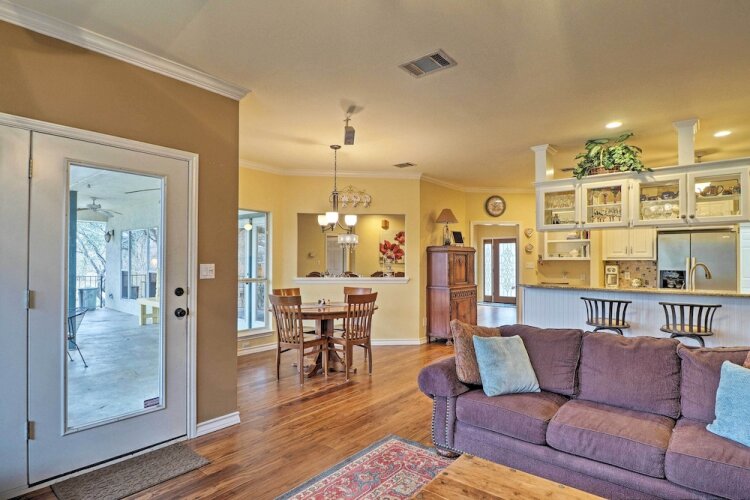 Round Rock Lakefront Home W/ Water Toys & Fire Pit - Cedar Park, TX