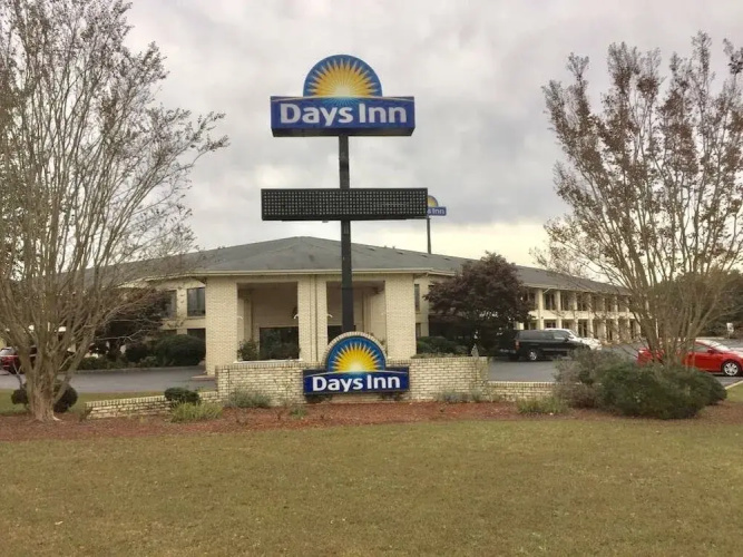 Days Inn Spartanburg Waccamaw - Spartanburg, SC