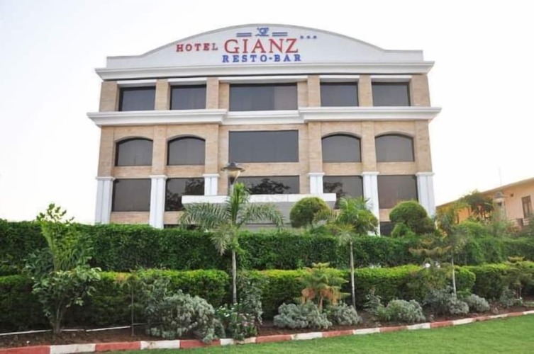 Gianz Hotel - Baddi