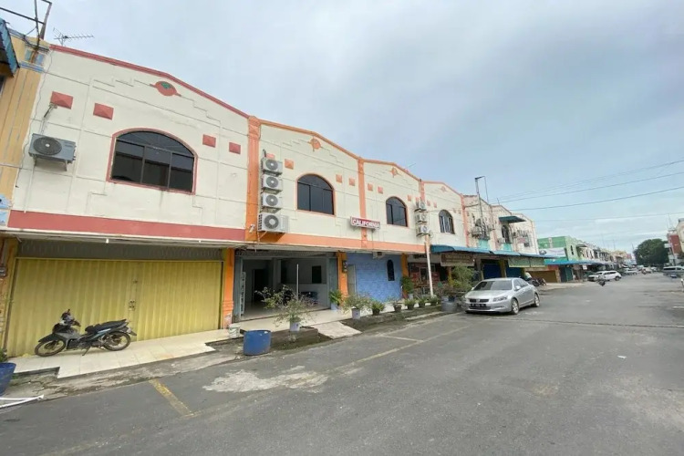 Oyo 93397 Hotel California - Batu Aji