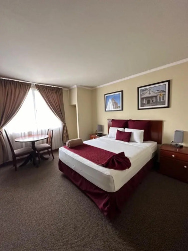 Tolteka Plaza - Santa Ana