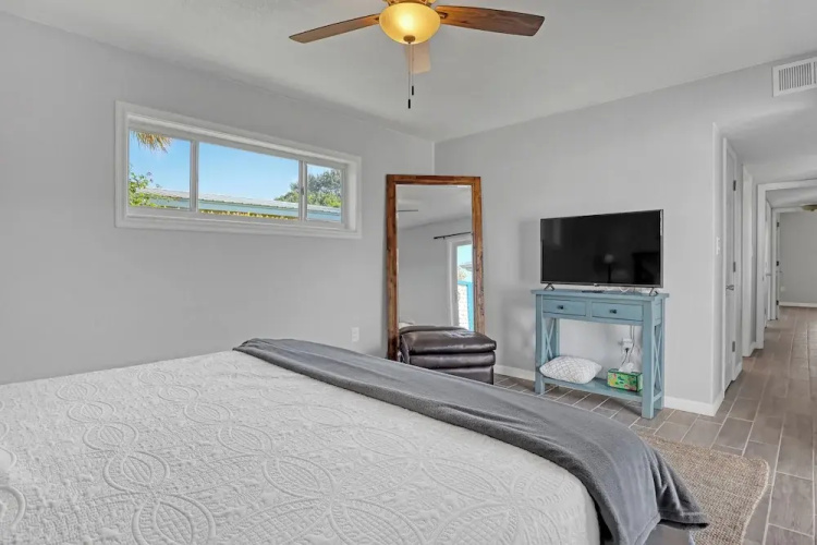 Vibrant Coastal Cottage With Pool - 墨爾本