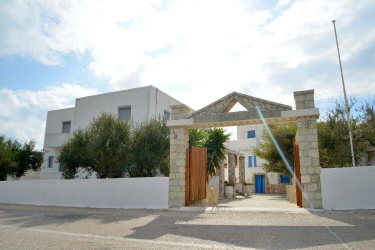 Hotel Glaronissia Rooms & Suites - Milos