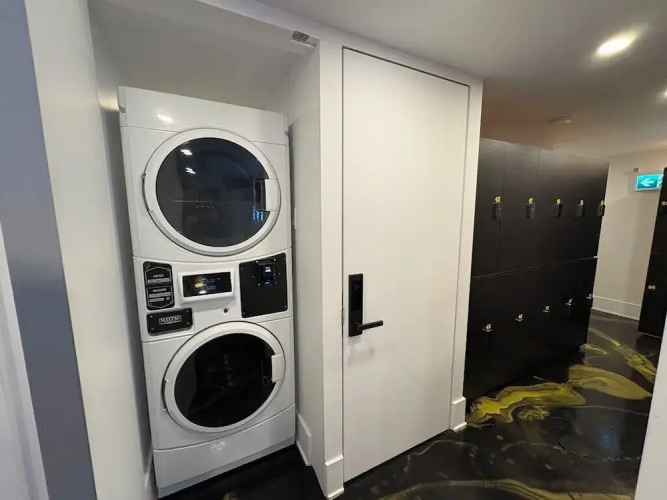 Capsule Hotel - Montreal