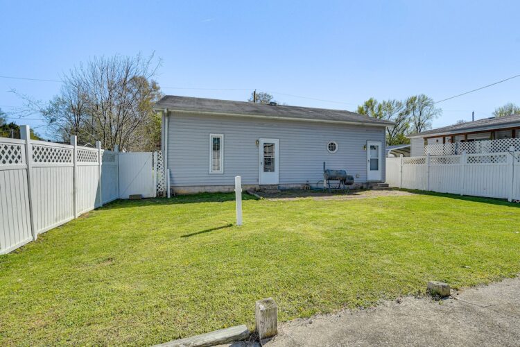 Harrisburg Home W/ Private Yard + Screened Porch! - Harrisburg, IL