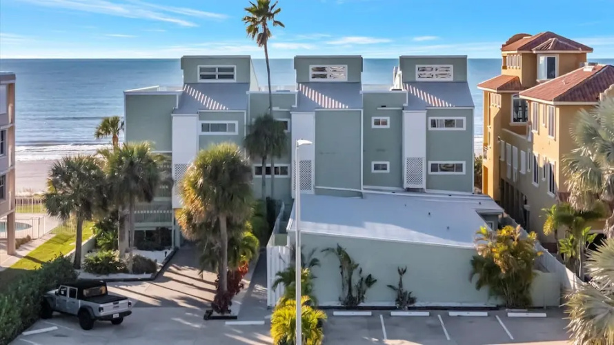 Beachfront Ocean Views Balcony Condo Sleeps 8 - Indian Rocks Beach, FL