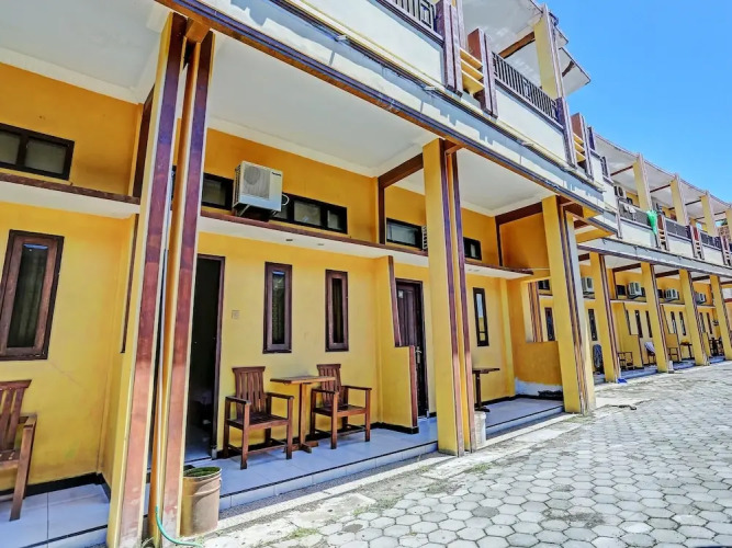 Oyo 92387 Ratu Homestay Syariah - Banyuwangi